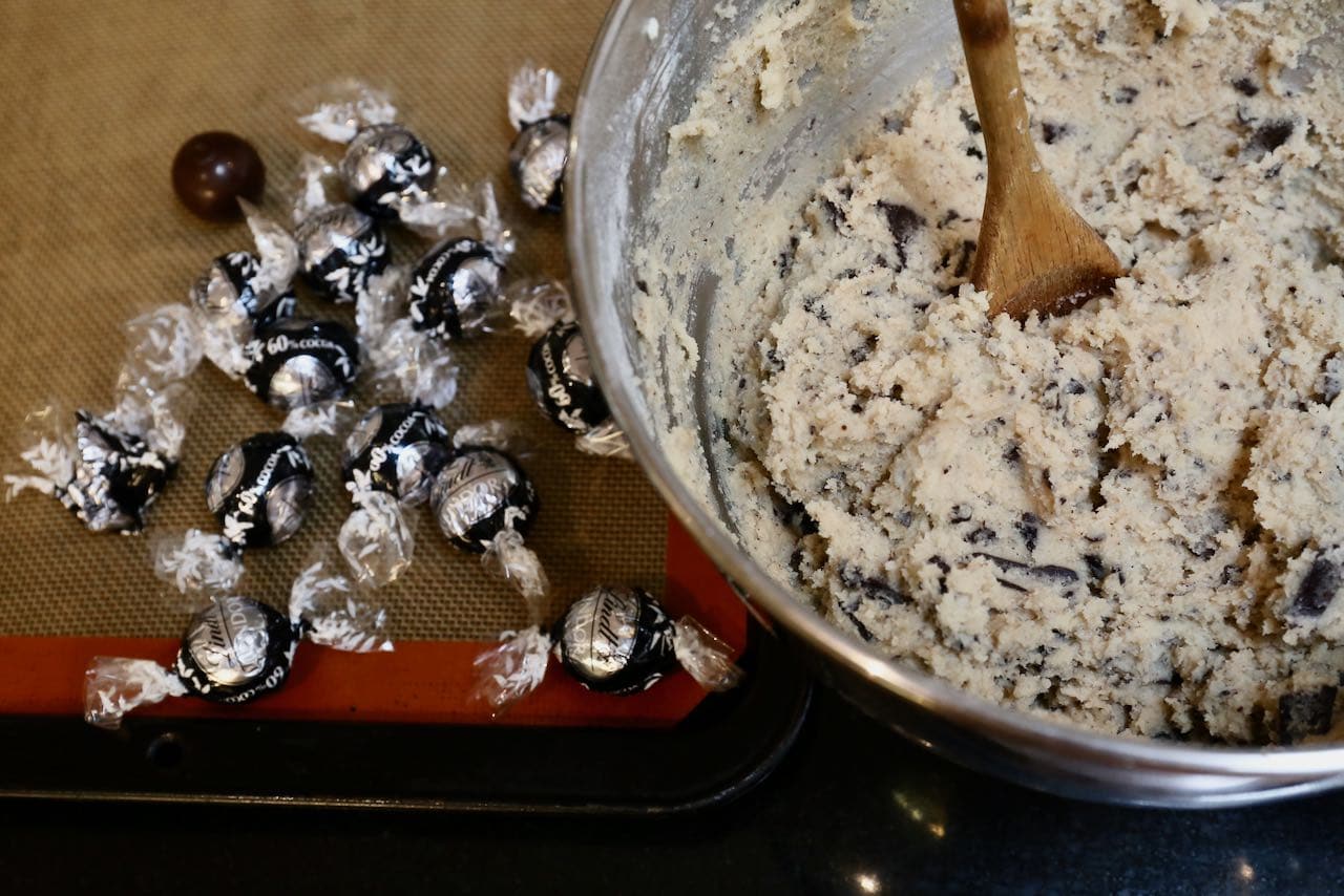 Best Dark Chocolate Lindt Lindor Cookies | dobbernationLOVES