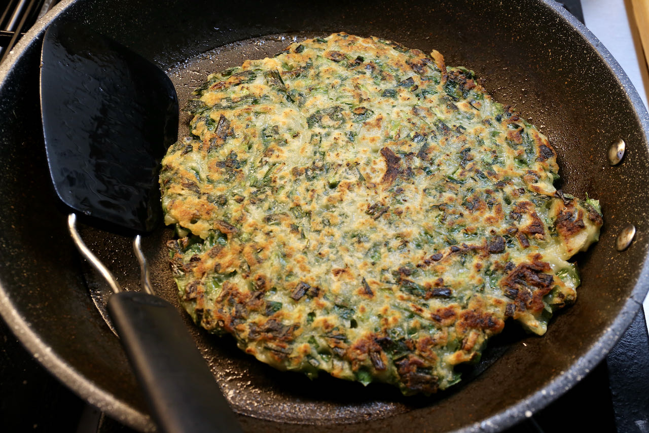Buchimgae Buchu-Jeon Korean Chive Pancake Recipe | dobbernationLOVES