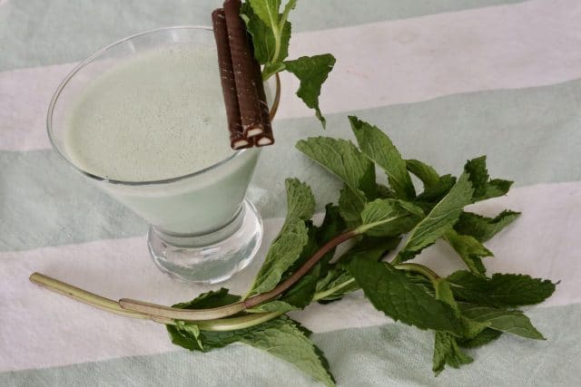Mint Chocolate After Eight Cocktail Drink Recipe | dobbernationLOVES
