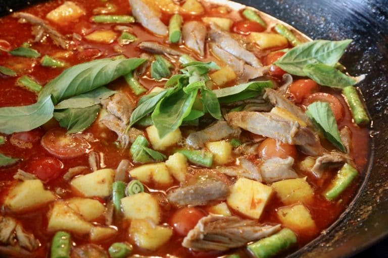 Gaeng Phed Ped Yang Roast Duck Thai Red Curry Recipe