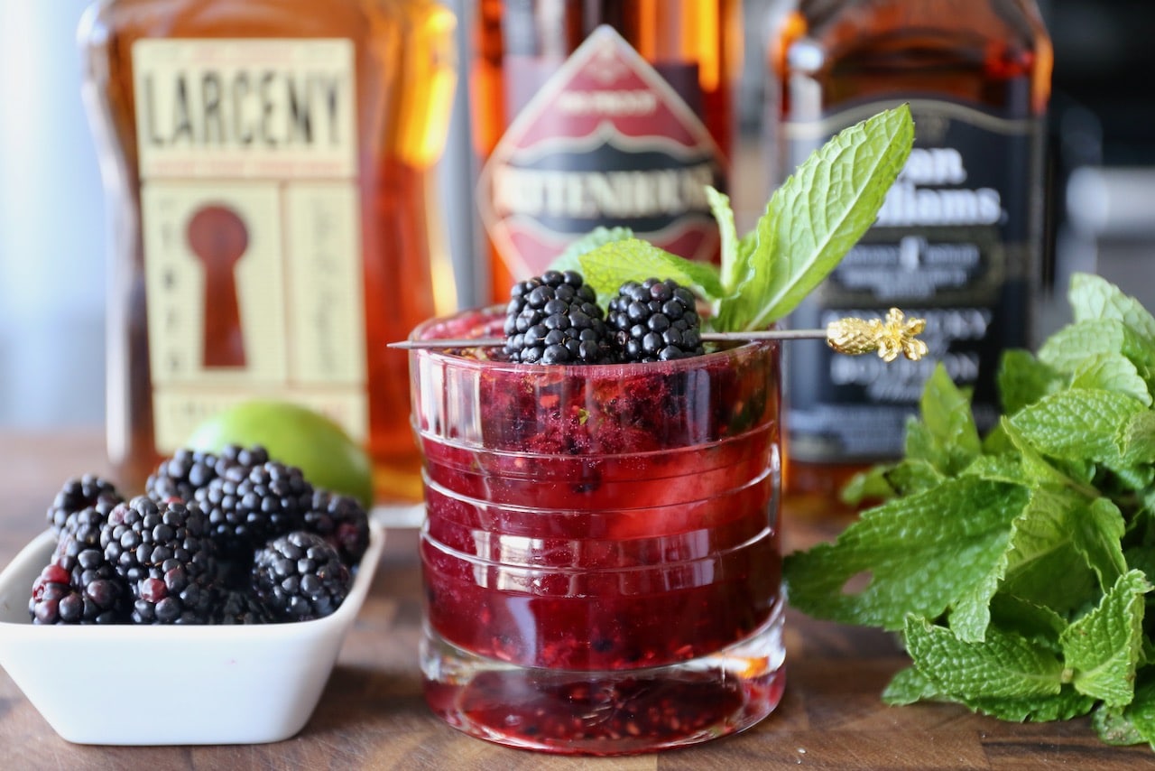 Blackberry Bourbon Whiskey Smash Cocktail Recipe